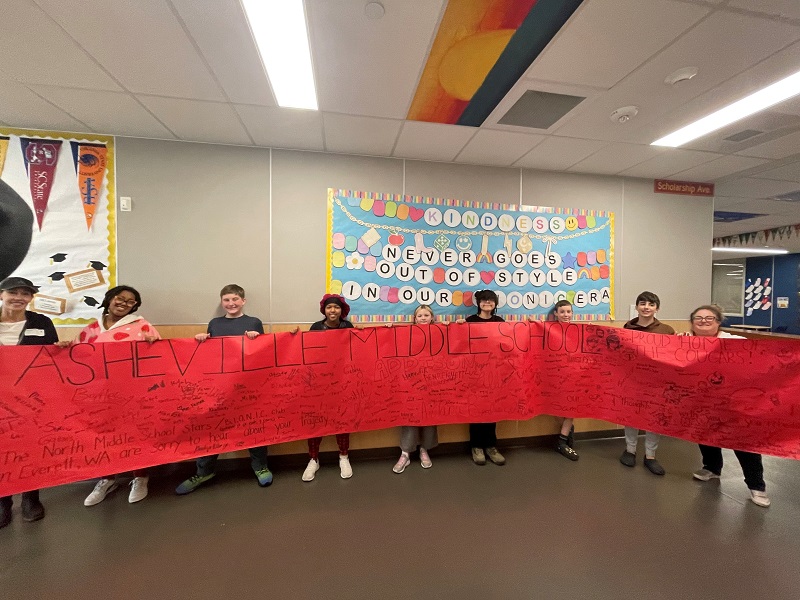Everett students support Helene victims through B.I.O.N.I.C. - Everett Post