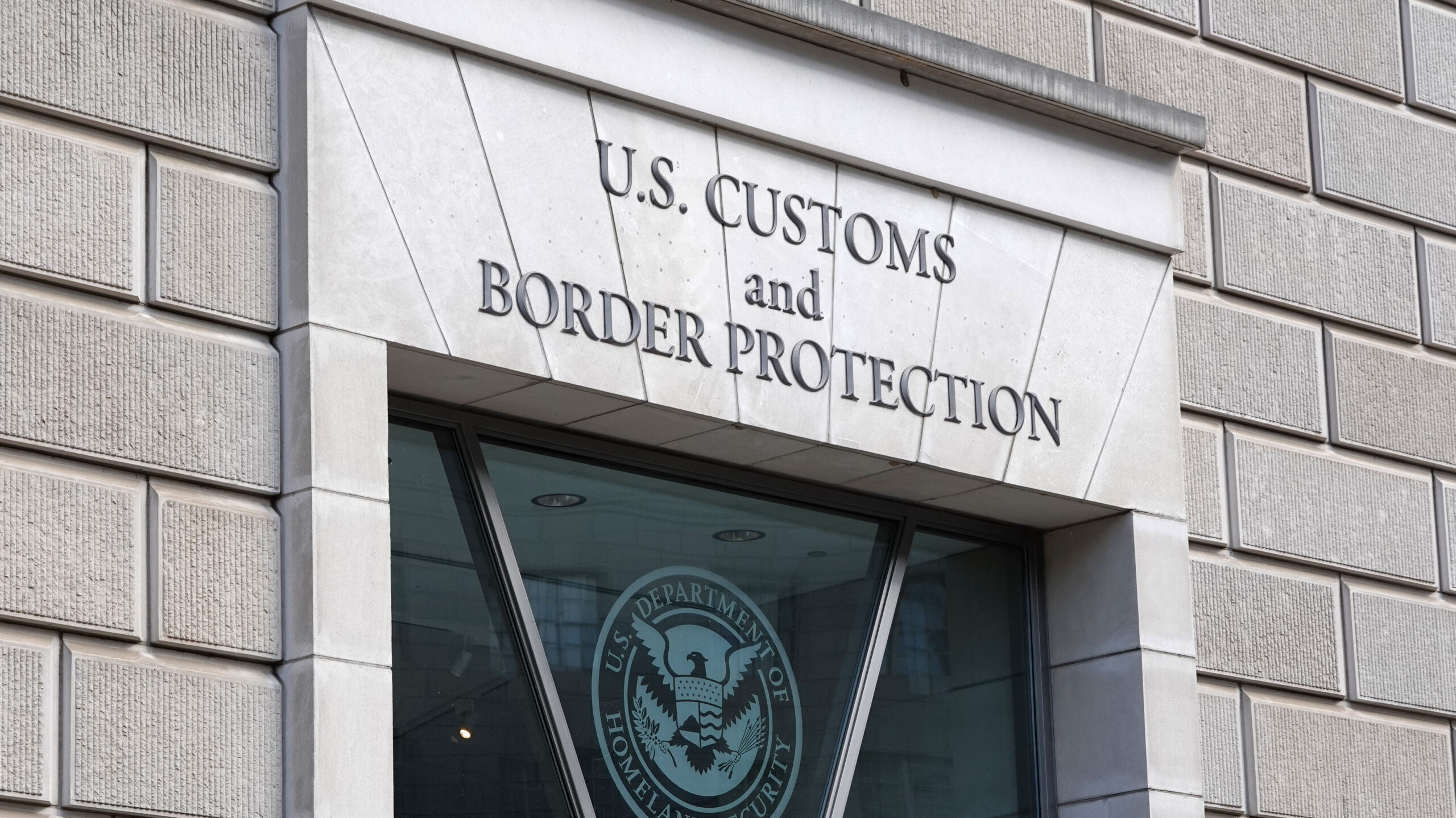 Inspectors find dozens of safety violations at largest ICE detention ...